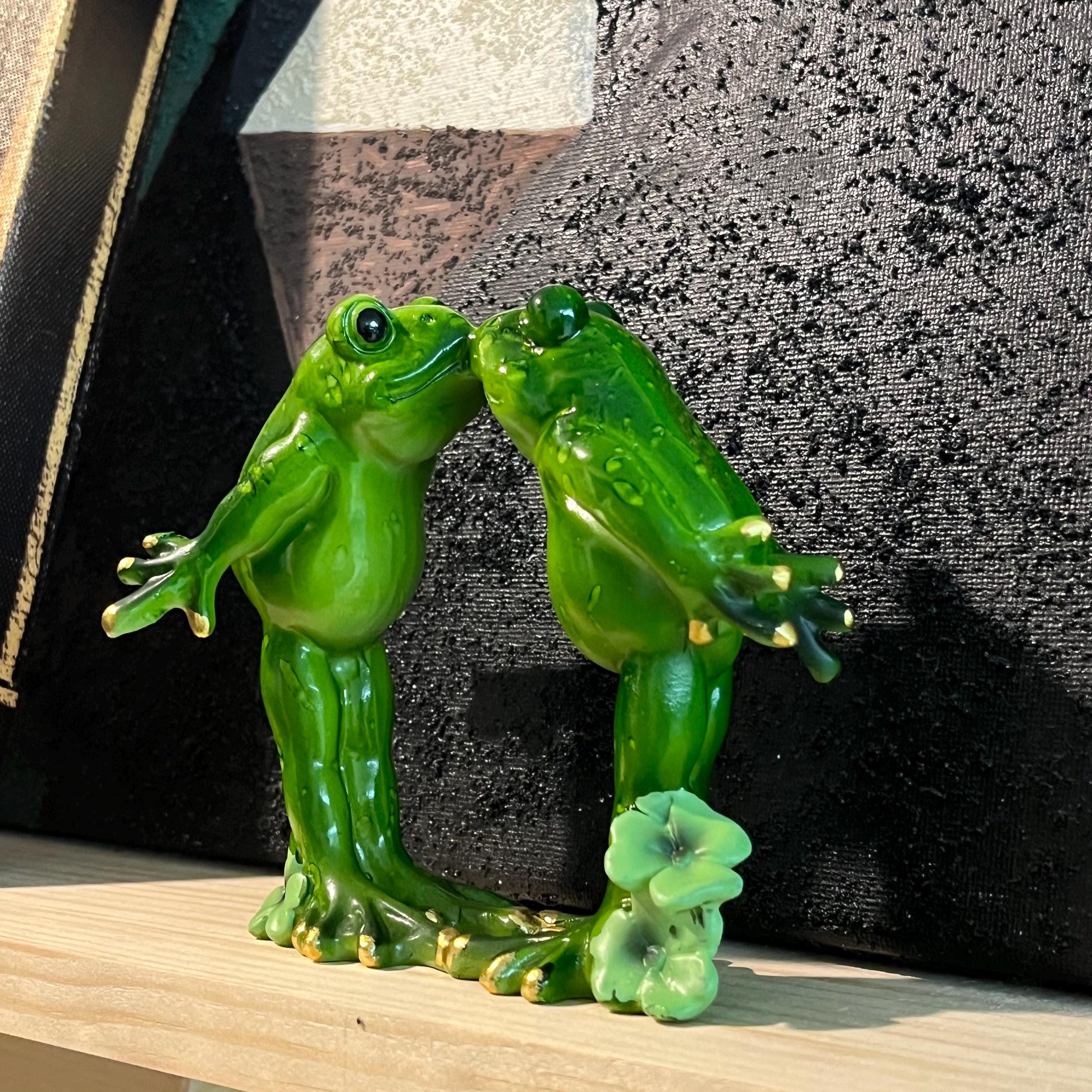 Handmade Glass Kissing Frog Figurine: Romantic Couple Ornament - Etsy