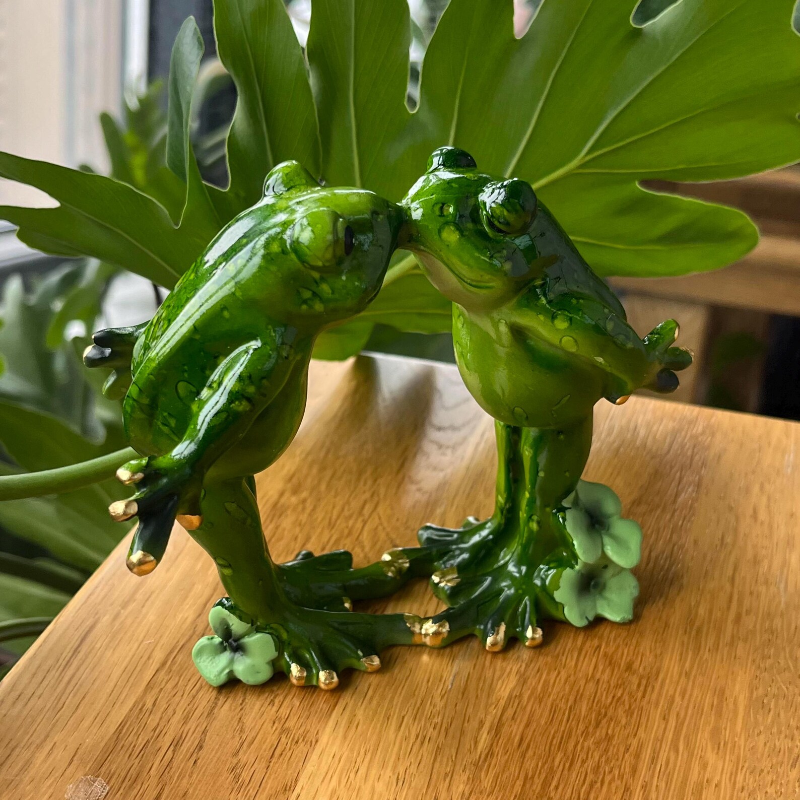 Handmade Glass Kissing Frog Figurine: Romantic Couple Ornament - Etsy