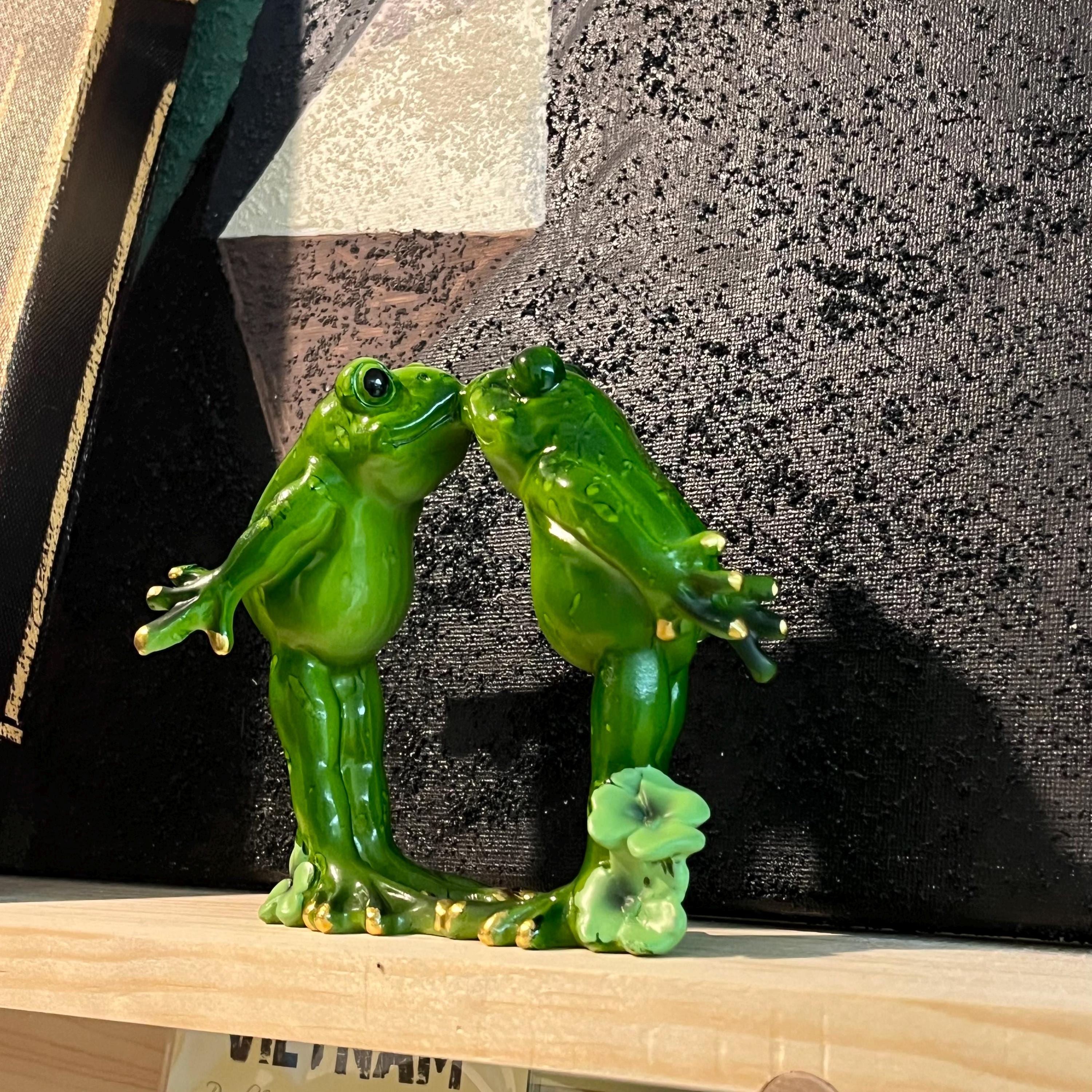 Handmade Glass Kissing Frog Figurine: Romantic Couple Ornament - Etsy