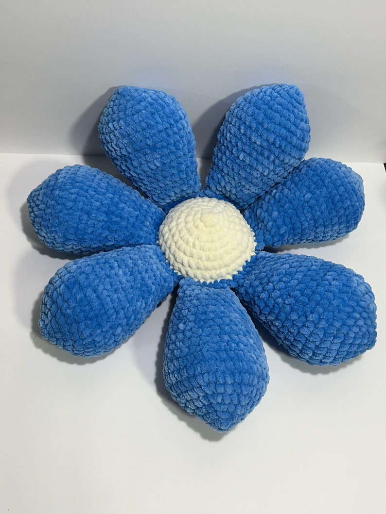 Crochet Retro Flower Pillow - Etsy