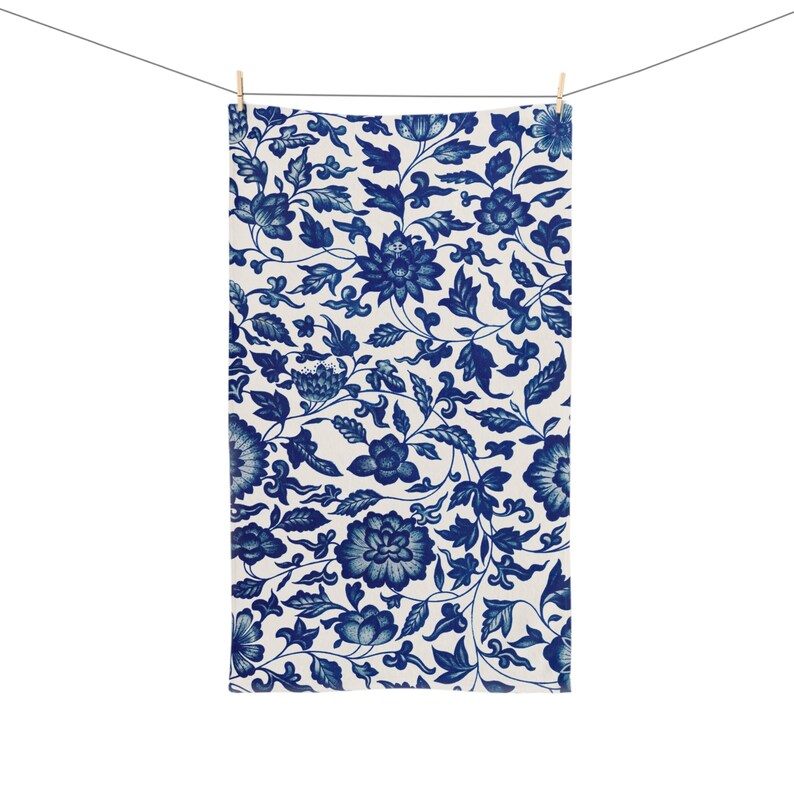 Elegant Blue Floral Pattern Hand Towel Classic Floral Design High ...