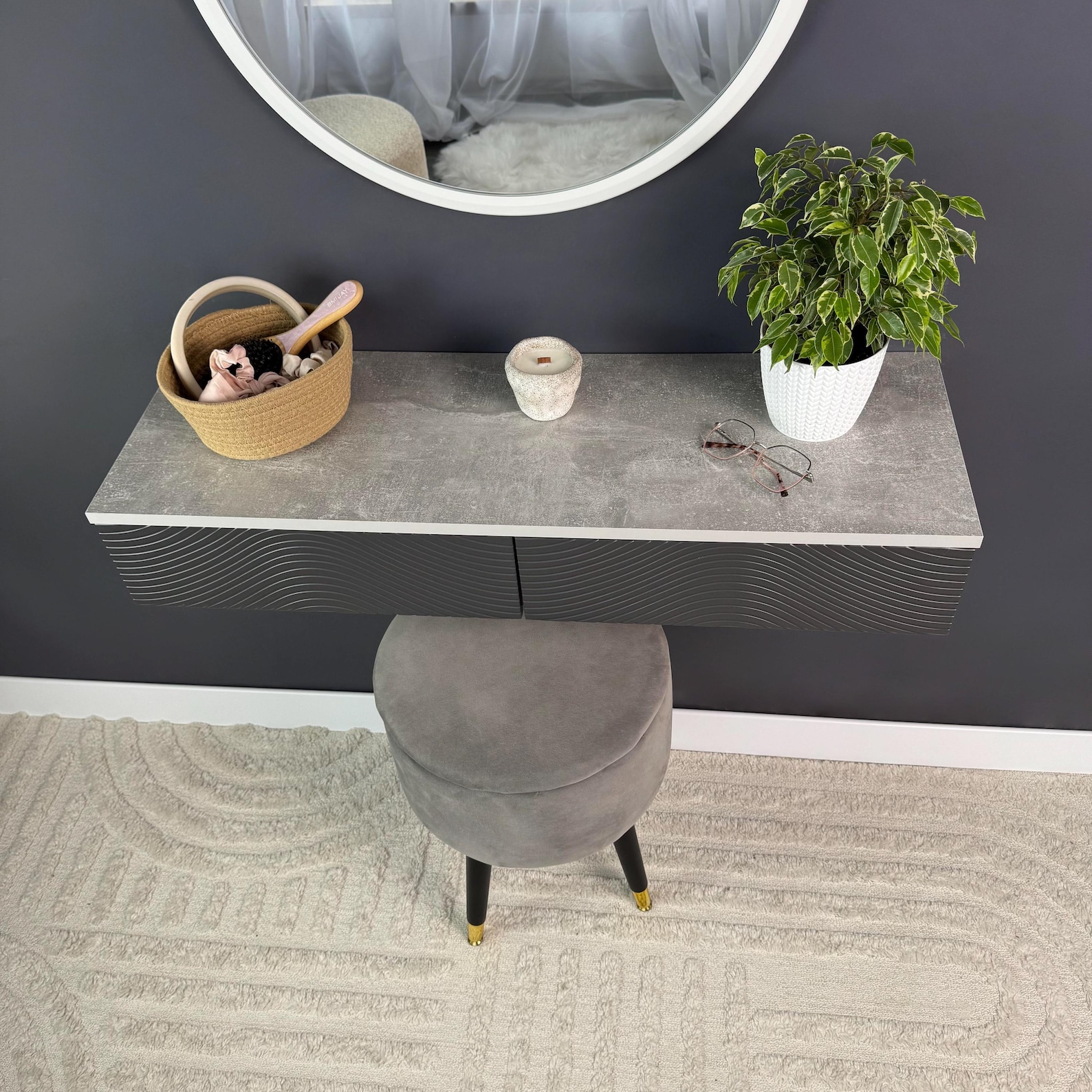 Wall-mounted Makeup Table: Contemporary Floating Dresser With Drawers ...