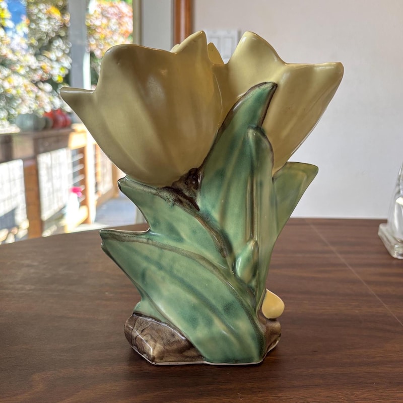 Vintage Tulip Vase Mccoy - Etsy