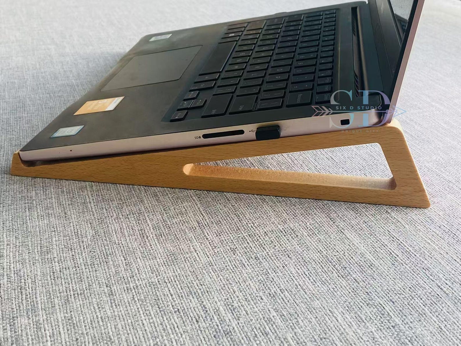 Solid Wooden Laptop Riser on Desk, Minimize the Overheating, Laptop ...