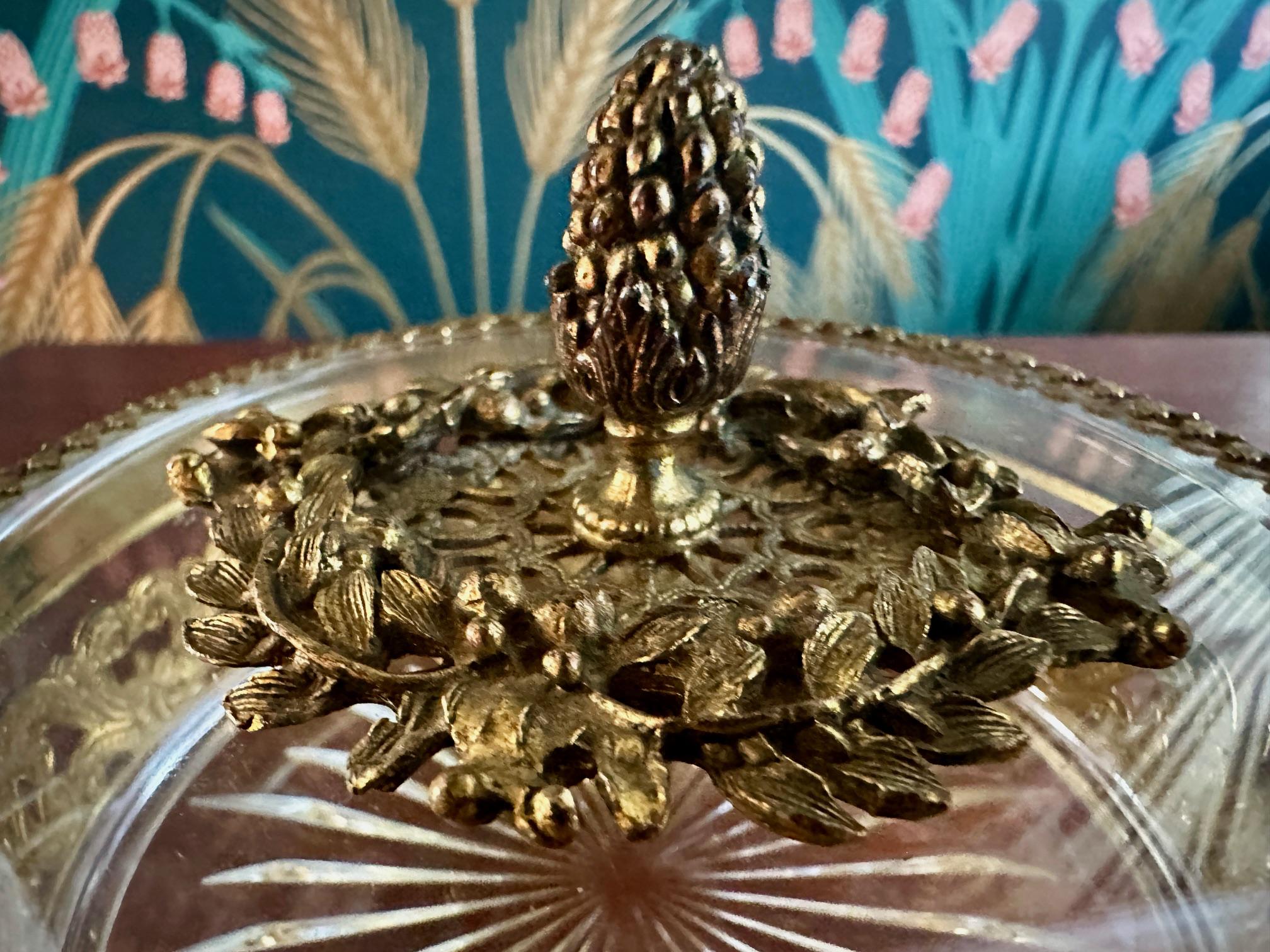 Vintage Gold Hollywood Regency Style Powder Puff Holder With Fleur De ...