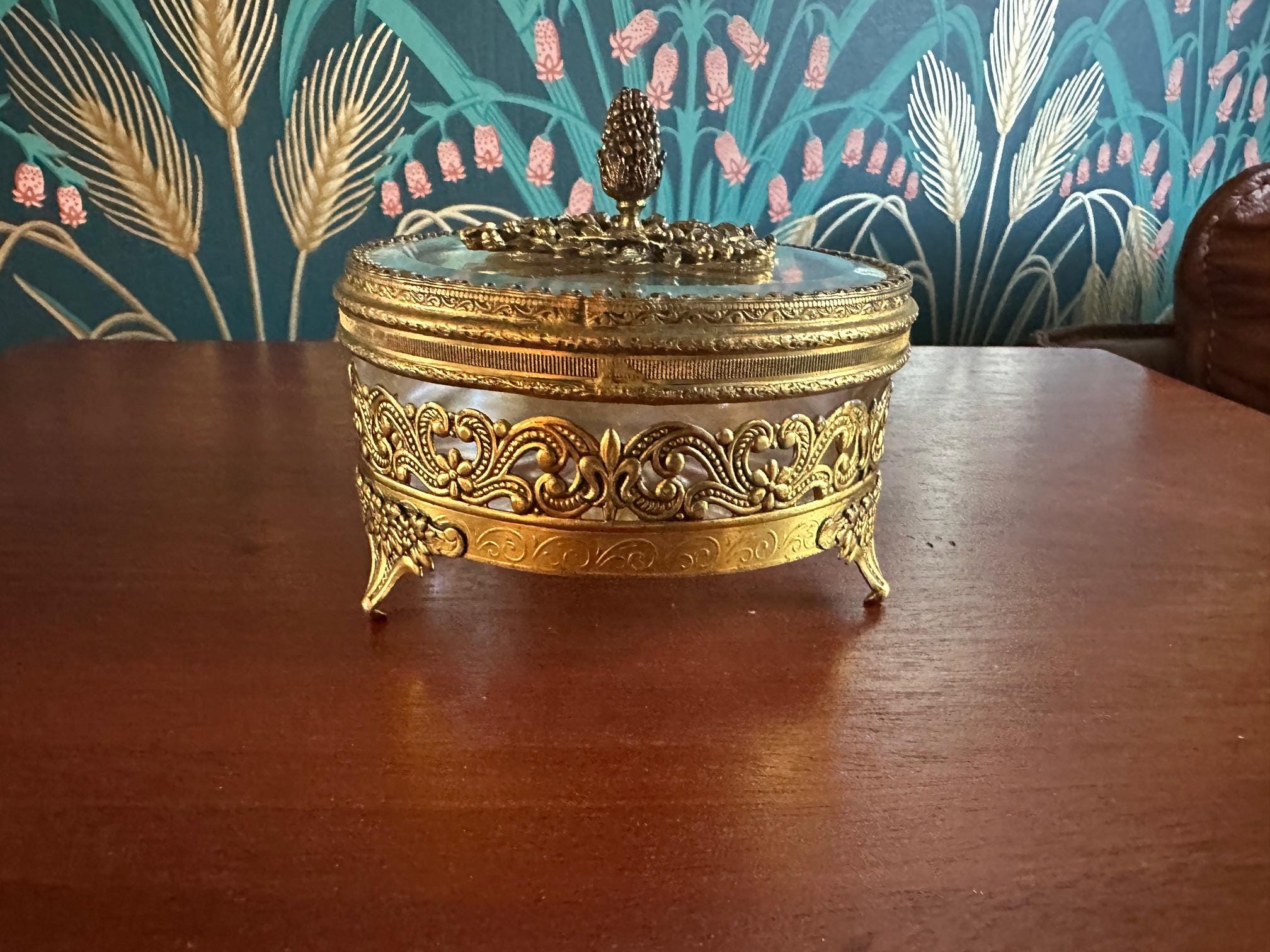 Vintage Gold Hollywood Regency Style Powder Puff Holder With Fleur De ...