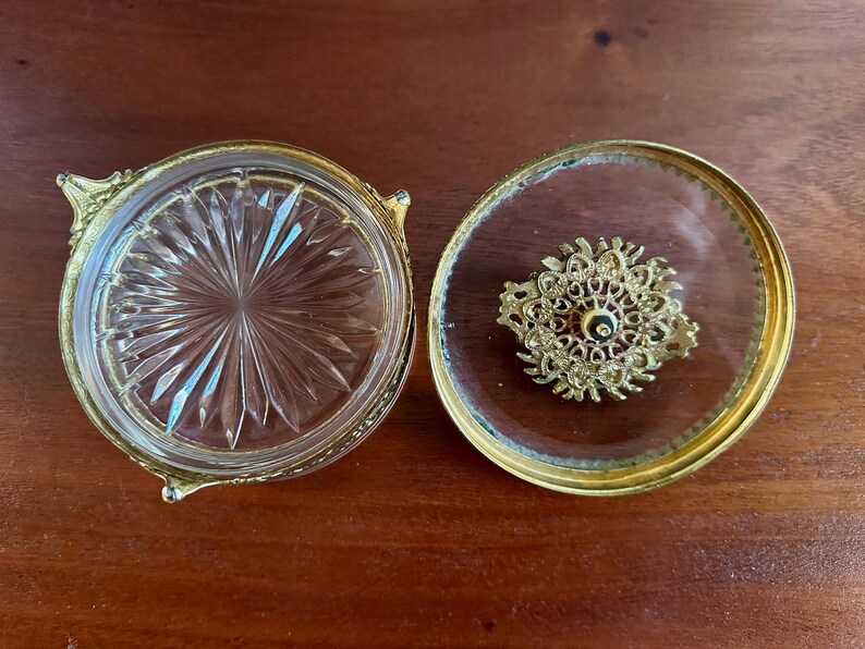 Vintage Gold Hollywood Regency Style Powder Puff Holder With Fleur De ...