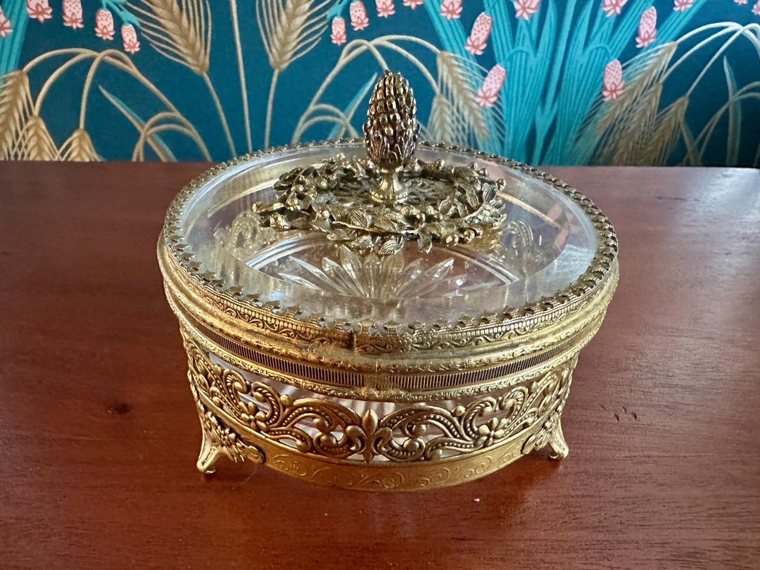 Vintage Gold Hollywood Regency Style Powder Puff Holder With Fleur De ...