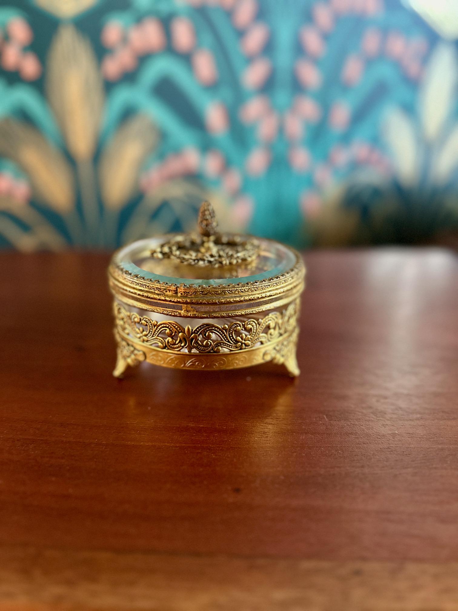 Vintage Gold Hollywood Regency Style Powder Puff Holder With Fleur De ...