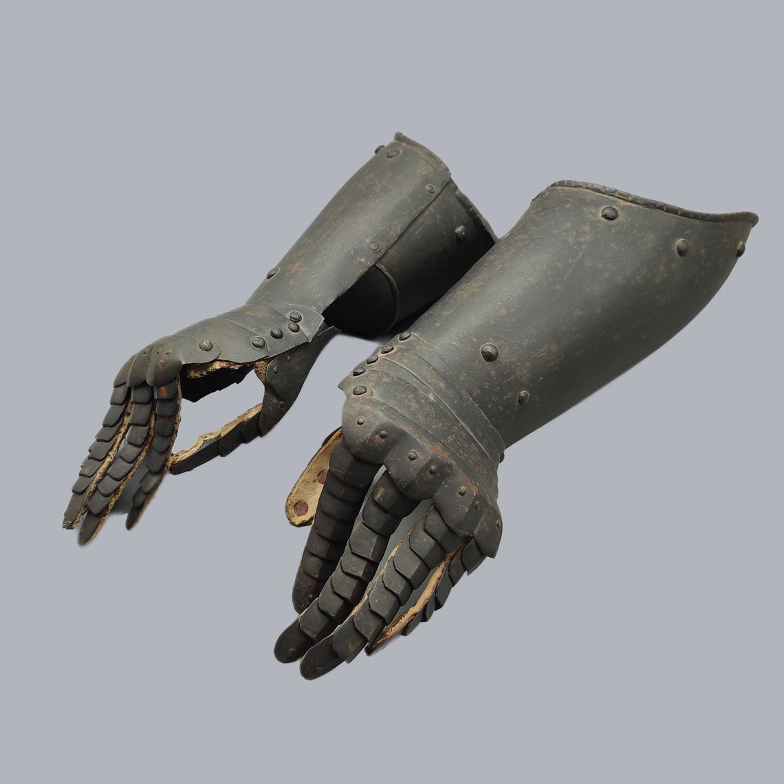 Antique 17th Century Elbow Gauntlets 1600s European Armour Part ...