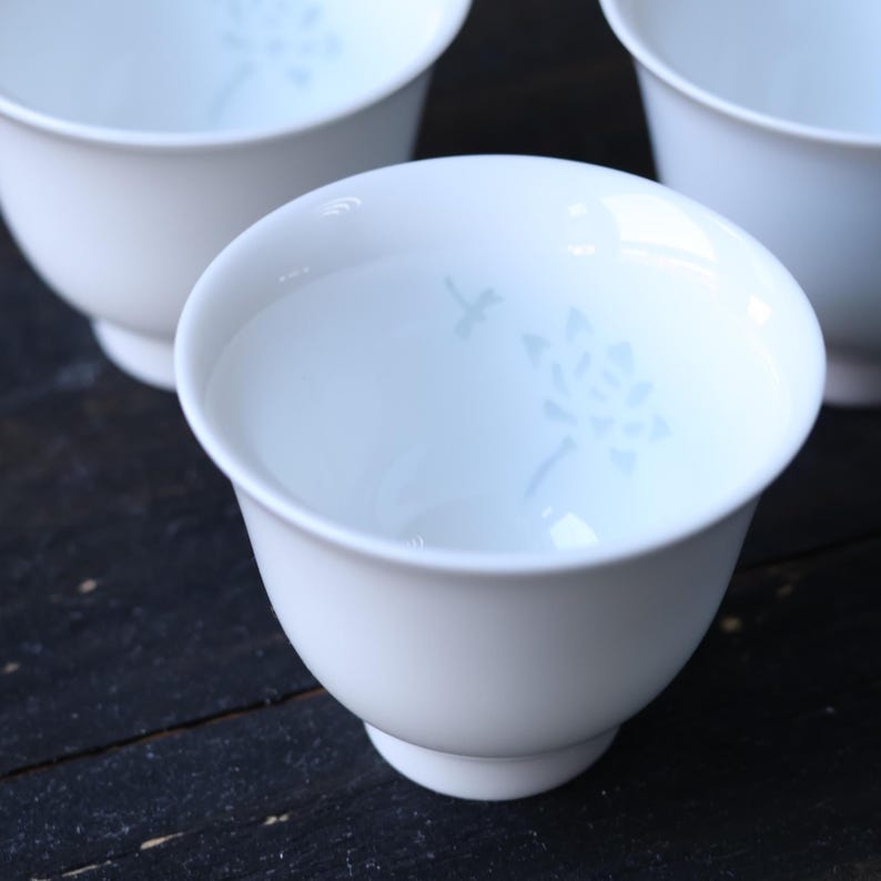 Hand-painted Blue & White Linglong Porcelain Tea Cup : 40-50ml Lotus ...