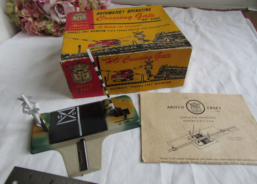 Vintage Aristo-craft Automatic Crossing Gate "ho" Scale Train Toy - Etsy