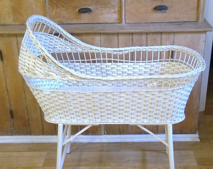 1960s Vintage White Wicker Bassinet Folding Legs Display Photos Decor ...