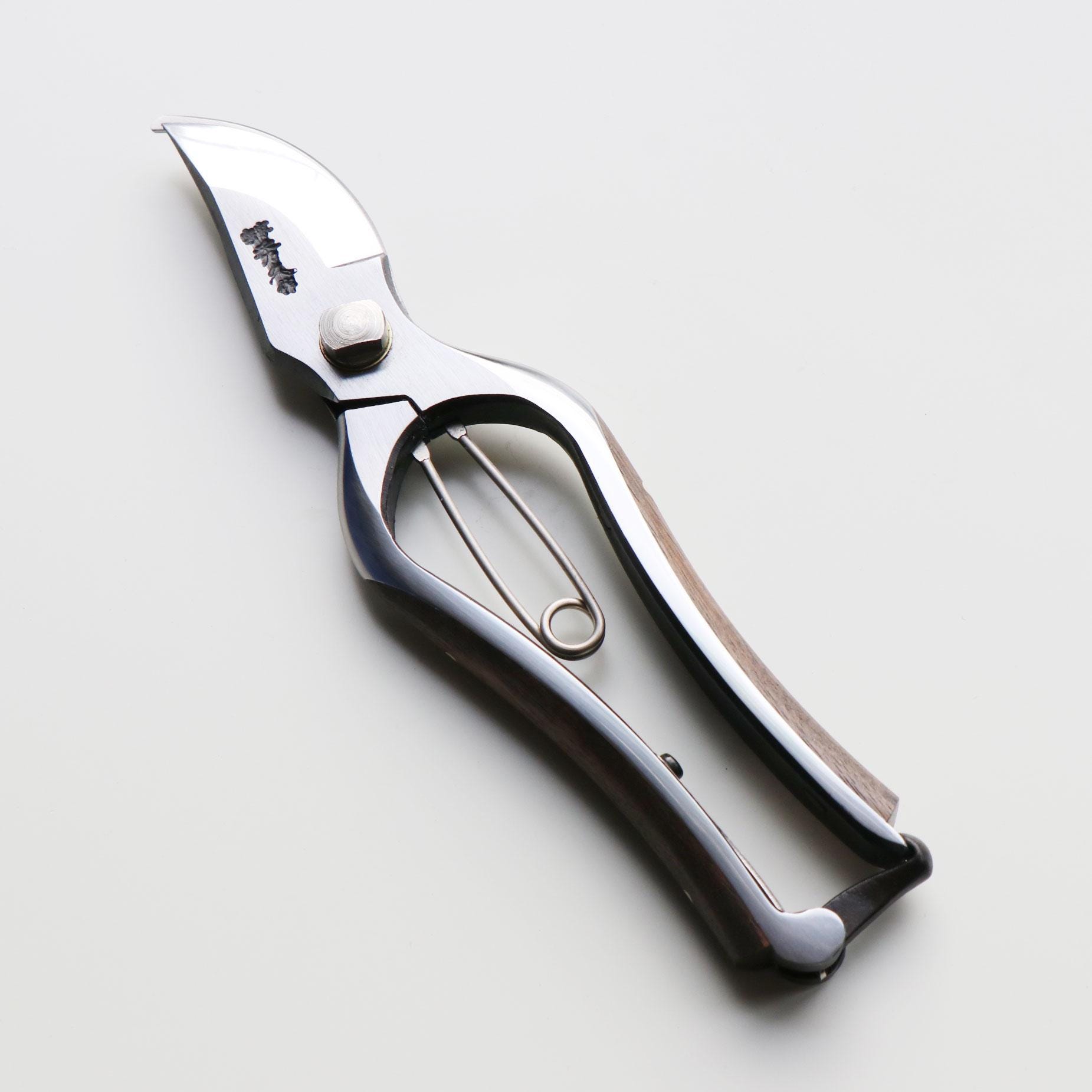 Japanese hand pruners store