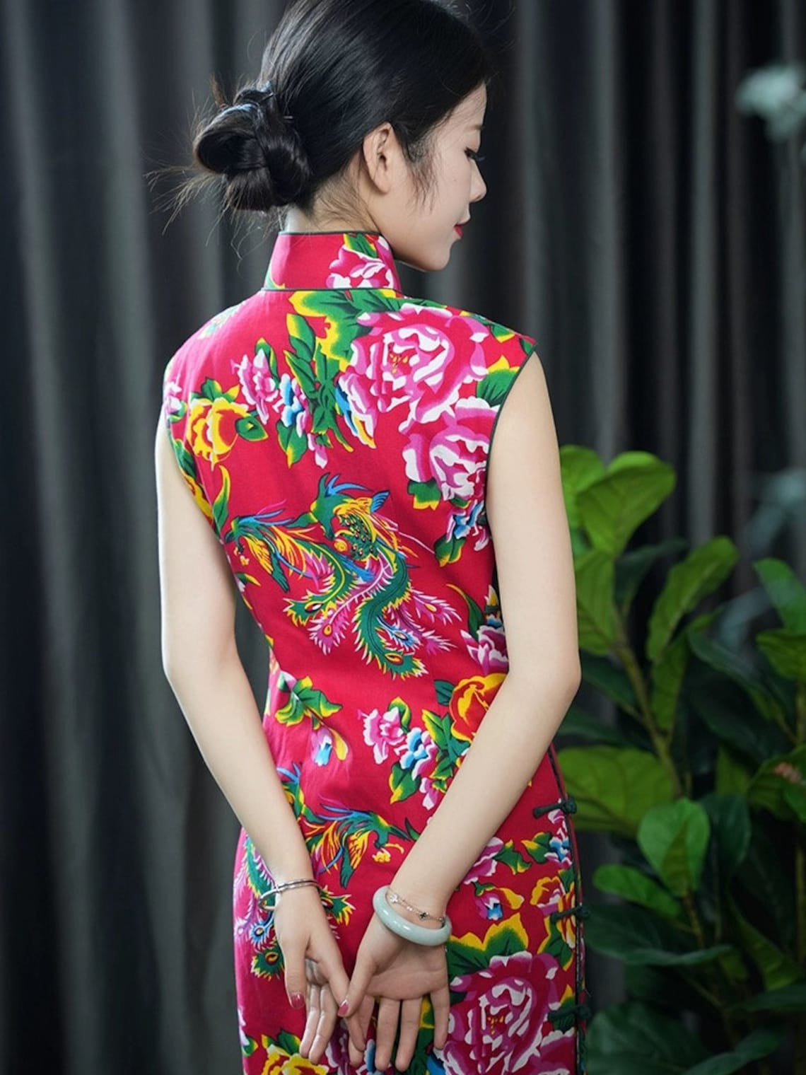 Traditional Chinese Northeastern-style Cheongsam With Large Floral ...