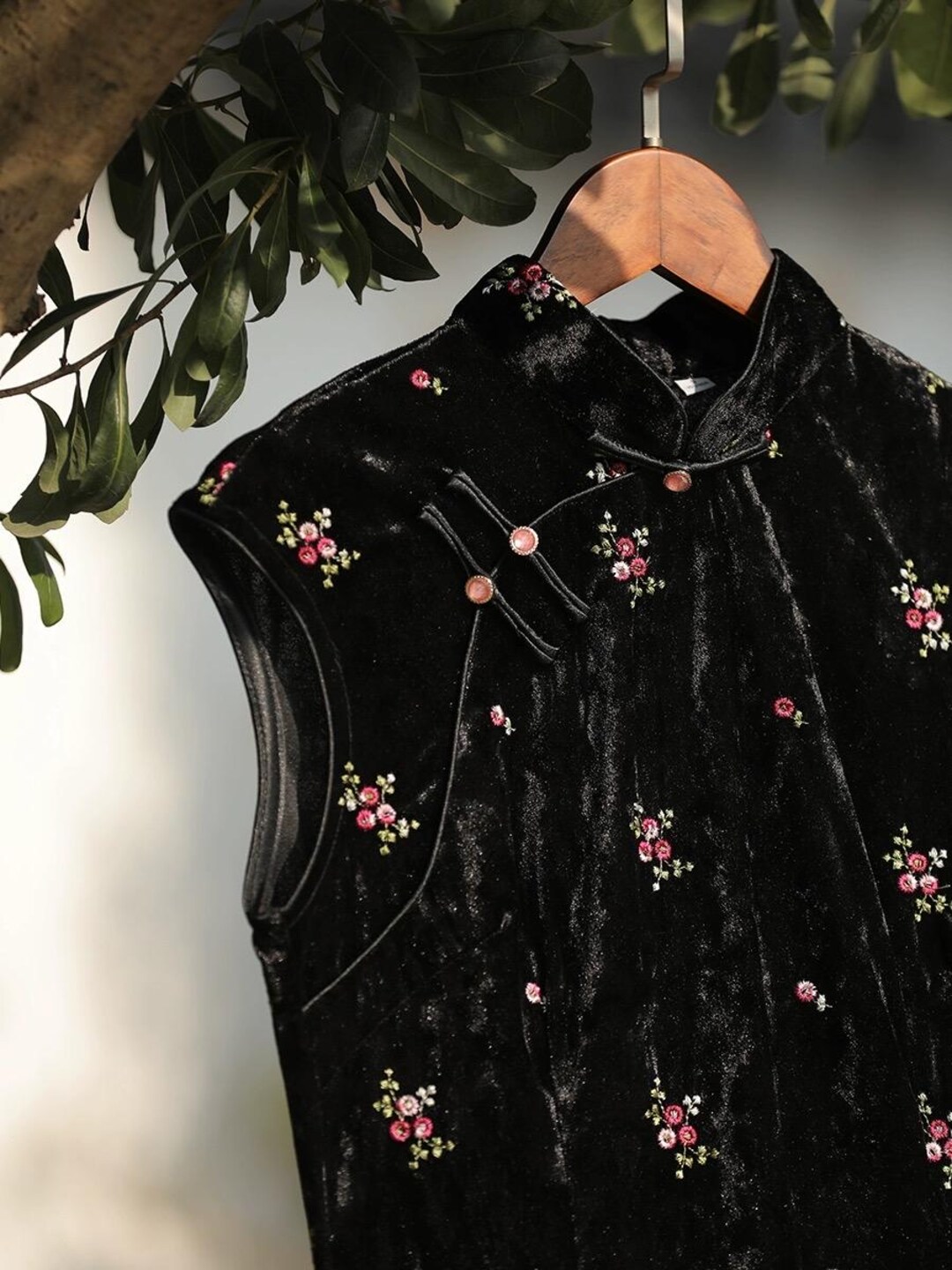 Black Velvet Cheongsam With Floral Chinese Qipao - Etsy