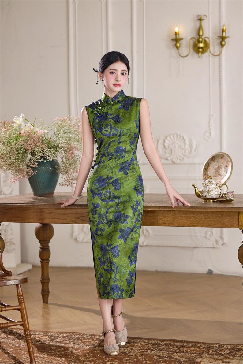 Green Sleeveless Qi Pao: Retro Hong Kong Style Long Dress for Spring ...