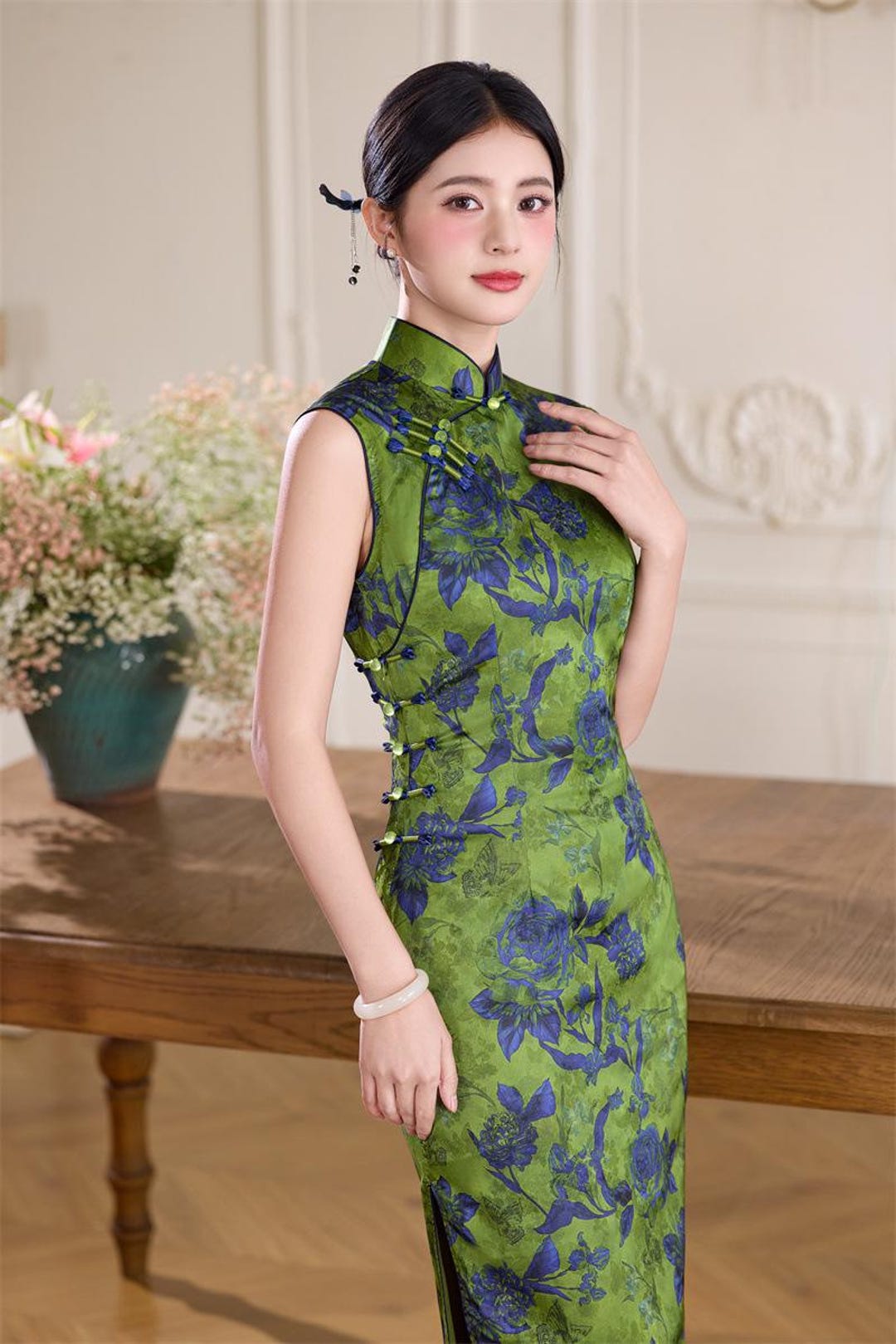 Green Sleeveless Qi Pao: Retro Hong Kong Style Long Dress for Spring ...
