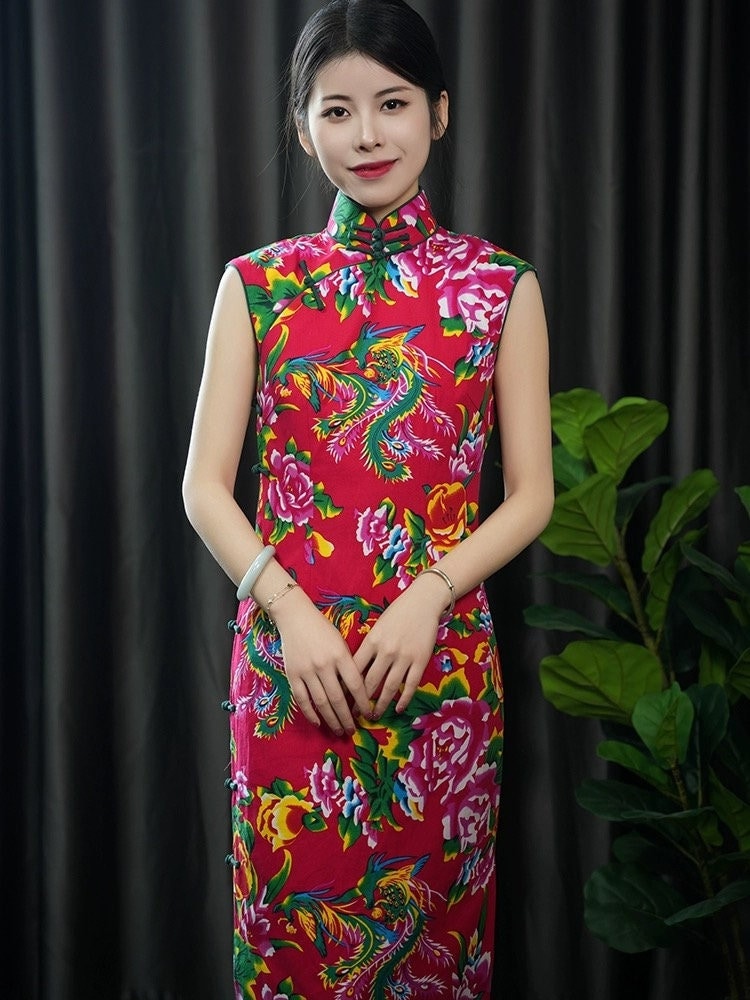 Traditional Chinese Northeastern-style Cheongsam With Large Floral ...