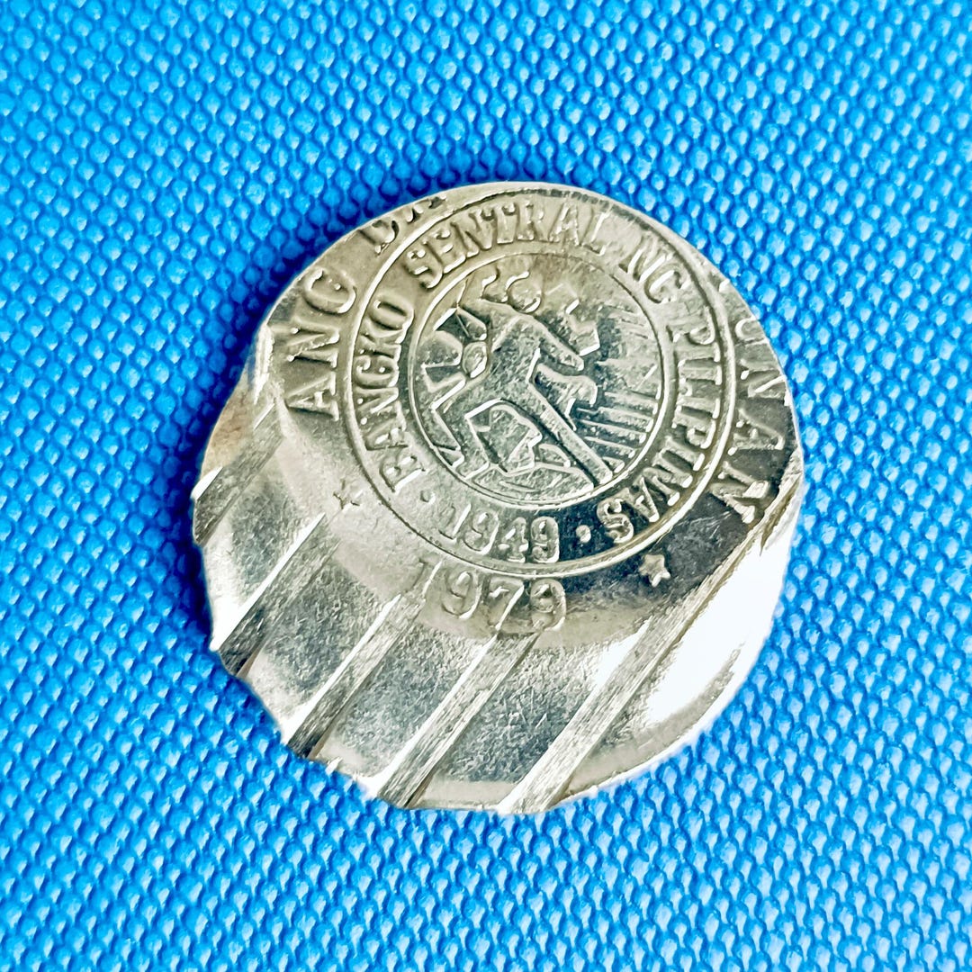1979 25C Peso Waffle Error Coin - Philippines Ang Bagong Lipunan ...