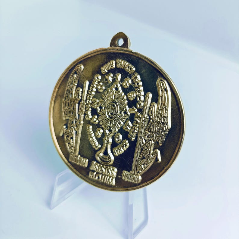 Holy Eucharist Medallion: Filipino Anting-anting Amulet - Etsy