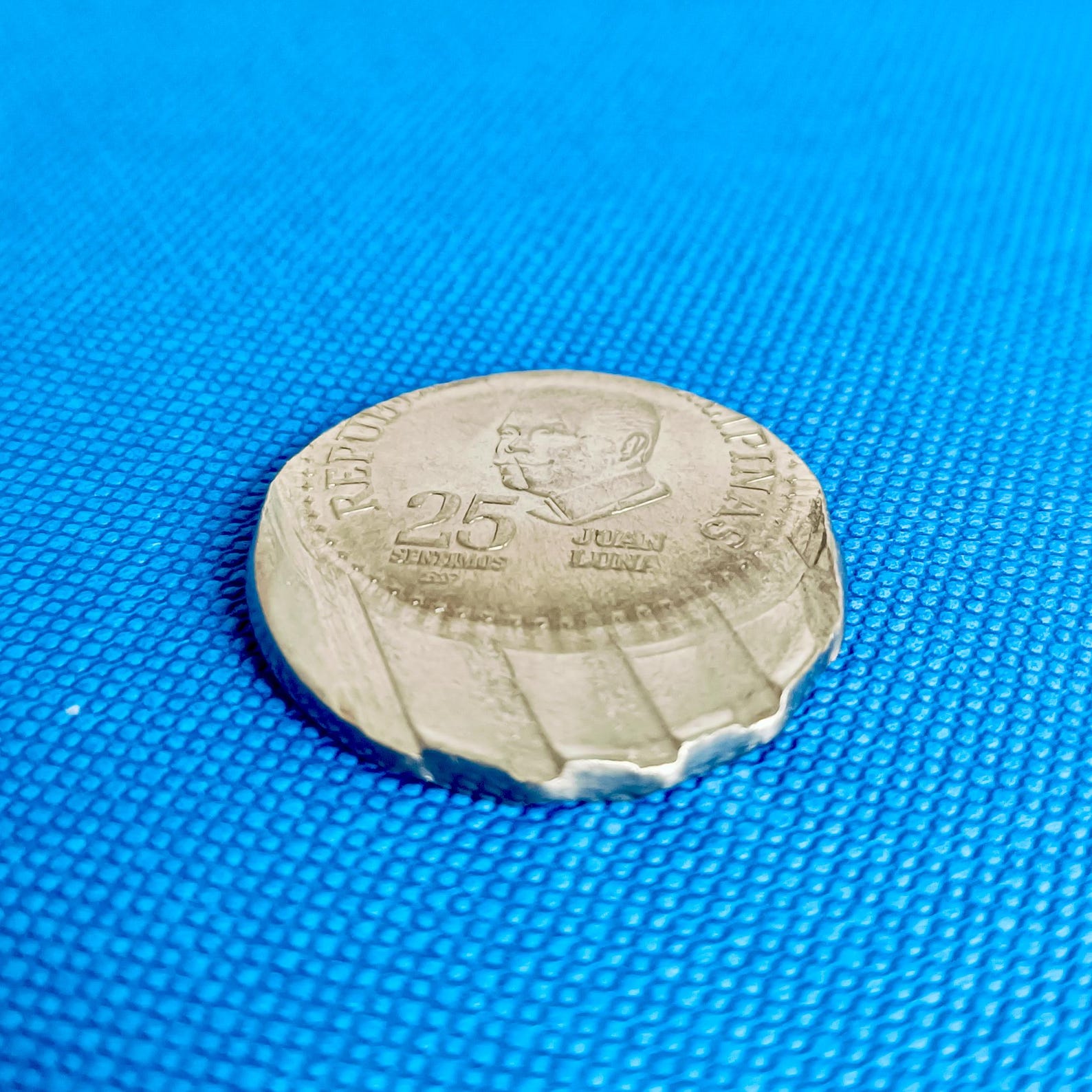 1979 Philippines 25C Peso Waffle Error Coin: Ang Bagong Lipunan ...