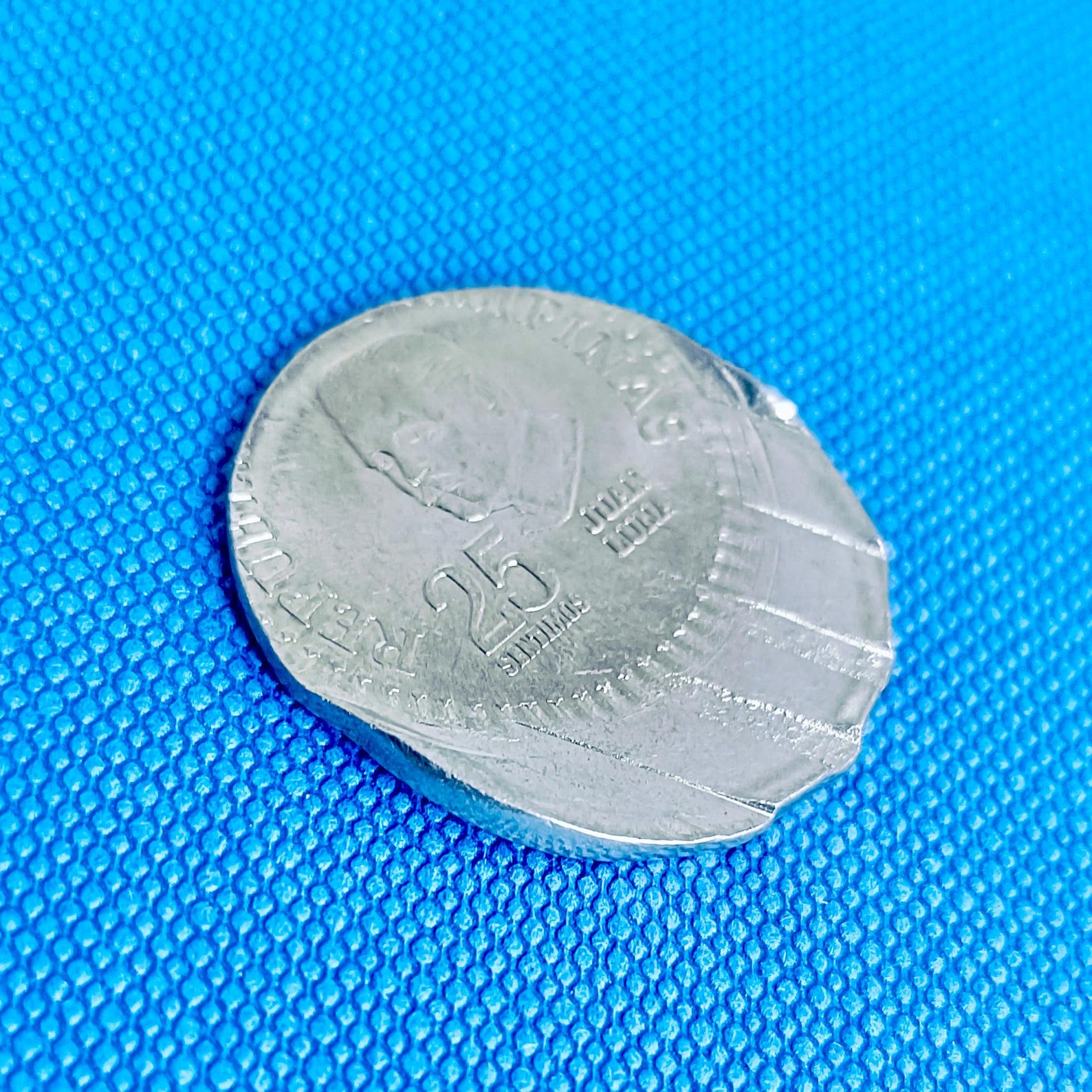 1979 Philippines 25C Peso Waffle Error Coin: Ang Bagong Lipunan ...