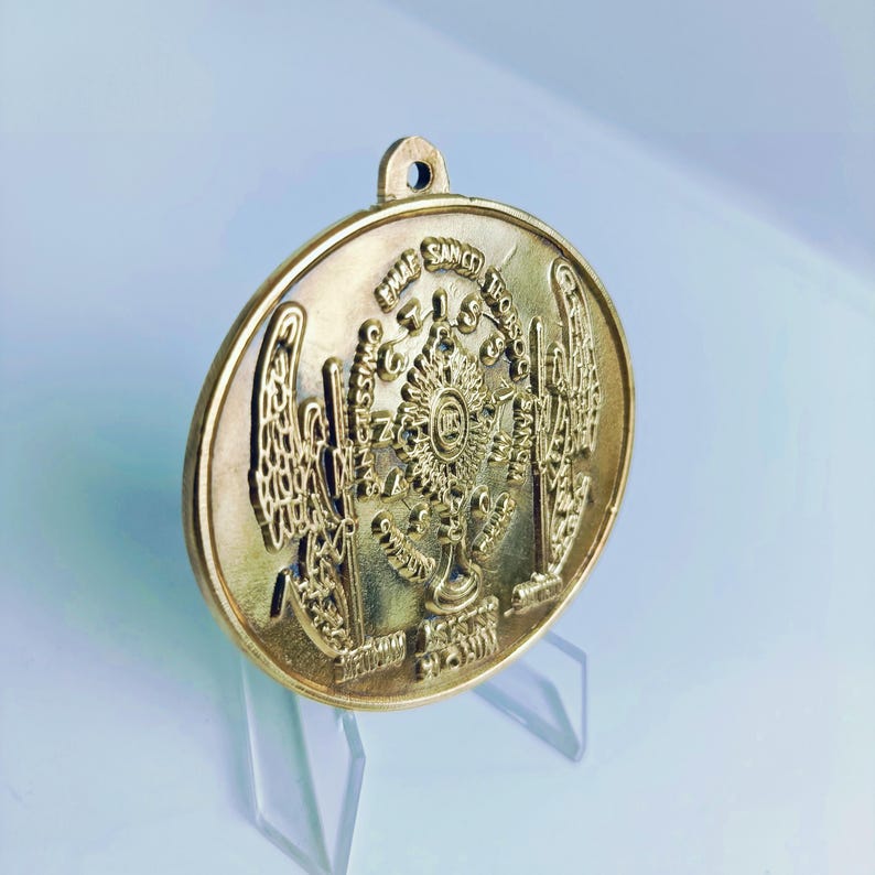 Holy Eucharist Medallion: Filipino Anting-anting Amulet - Etsy