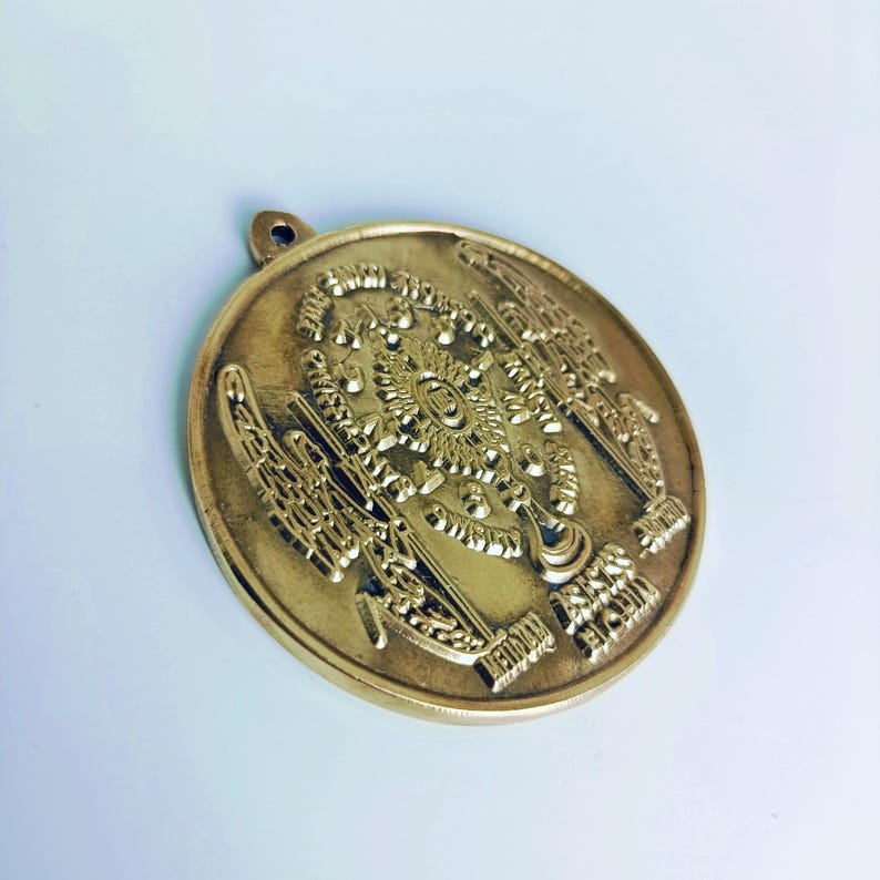 Holy Eucharist Medallion: Filipino Anting-anting Amulet - Etsy