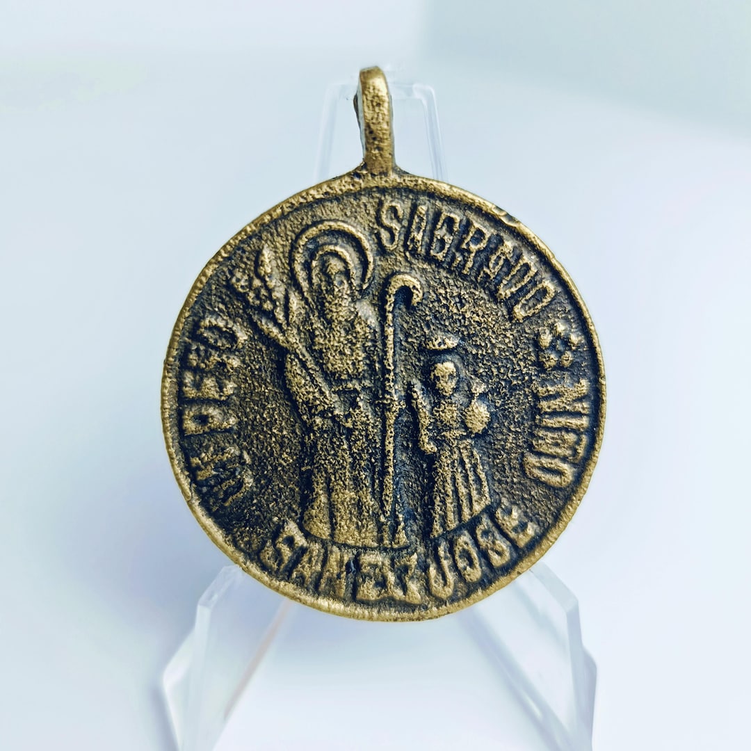 Peso Sagrado With Seven Keys Medallion for Protection | Lucky Charm ...