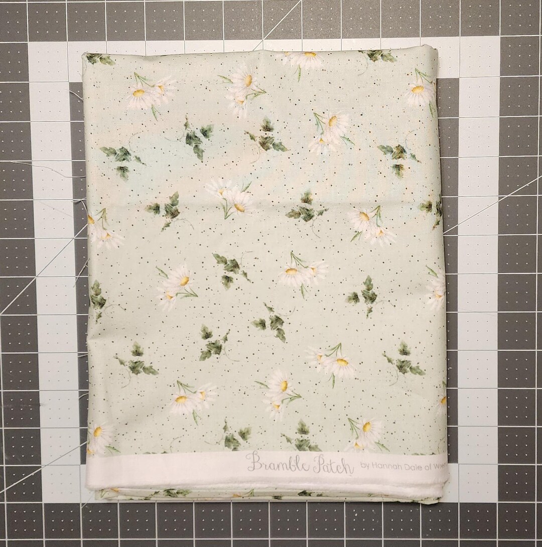 Hannah Dale Bramble Patch Daisy Toss – 100% Cotton Quilting Fabric ...