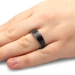 Vinyl Record Ring in Black Ceramic, Musician Wedding Band - Etsy