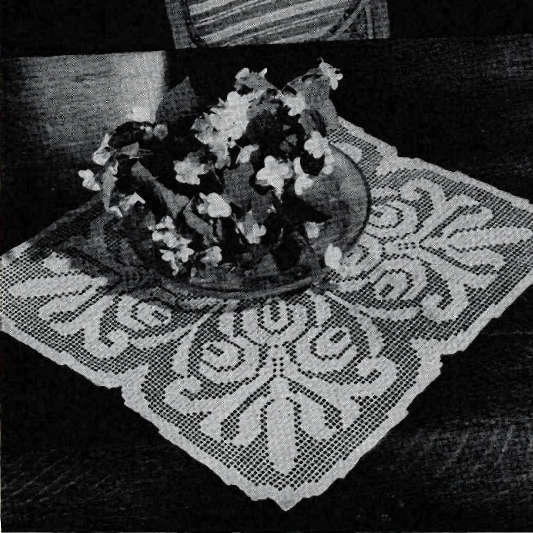 1940s Manor House Filet Crochet Pattern (digital Download) - Etsy