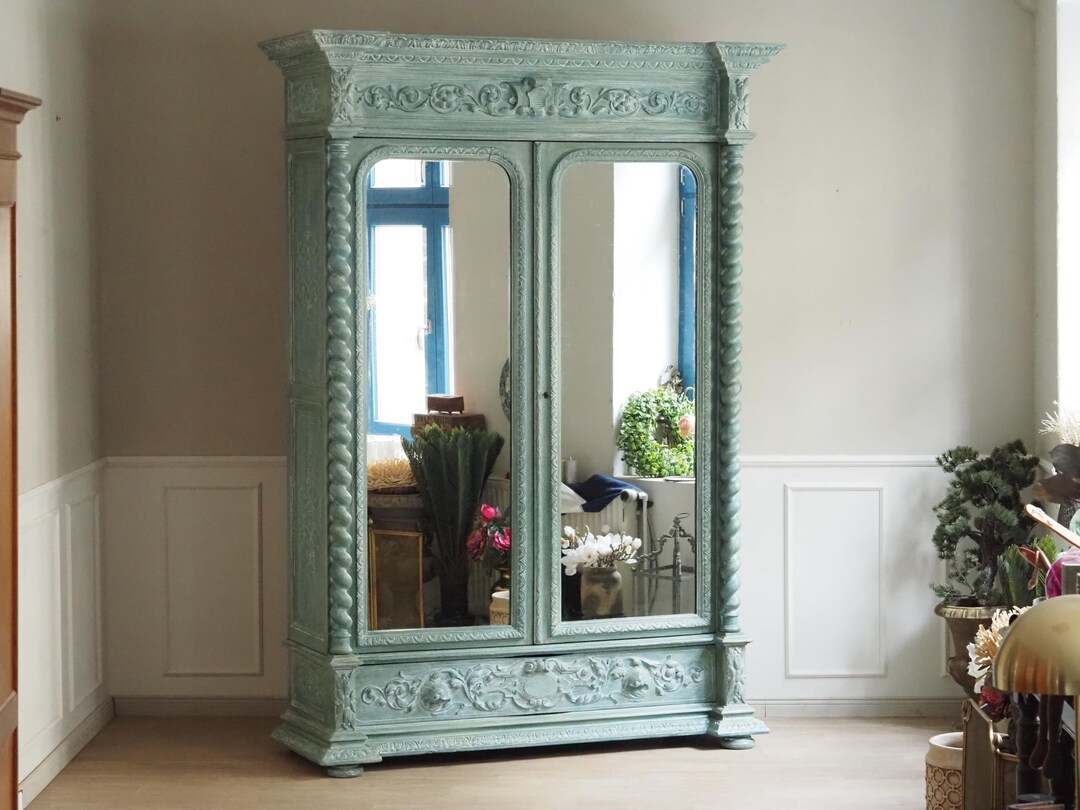Schöne Garderobenschrank Vintage Shabby Fotos
