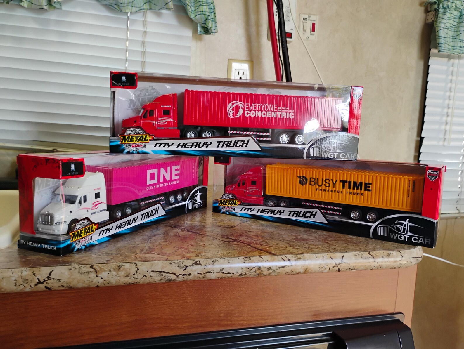 Pack of 3 Peterbilt Trucks - Etsy