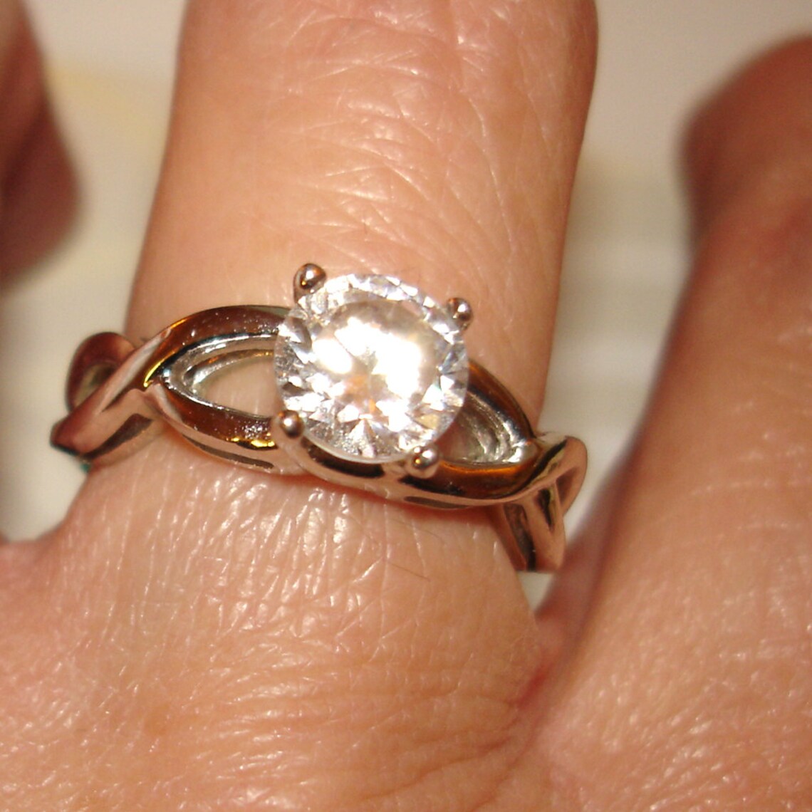 Vintage AVON Faux Diamond Solitaire Woven Lattice Infinity Setting Silver Tone Metal Eternity ...