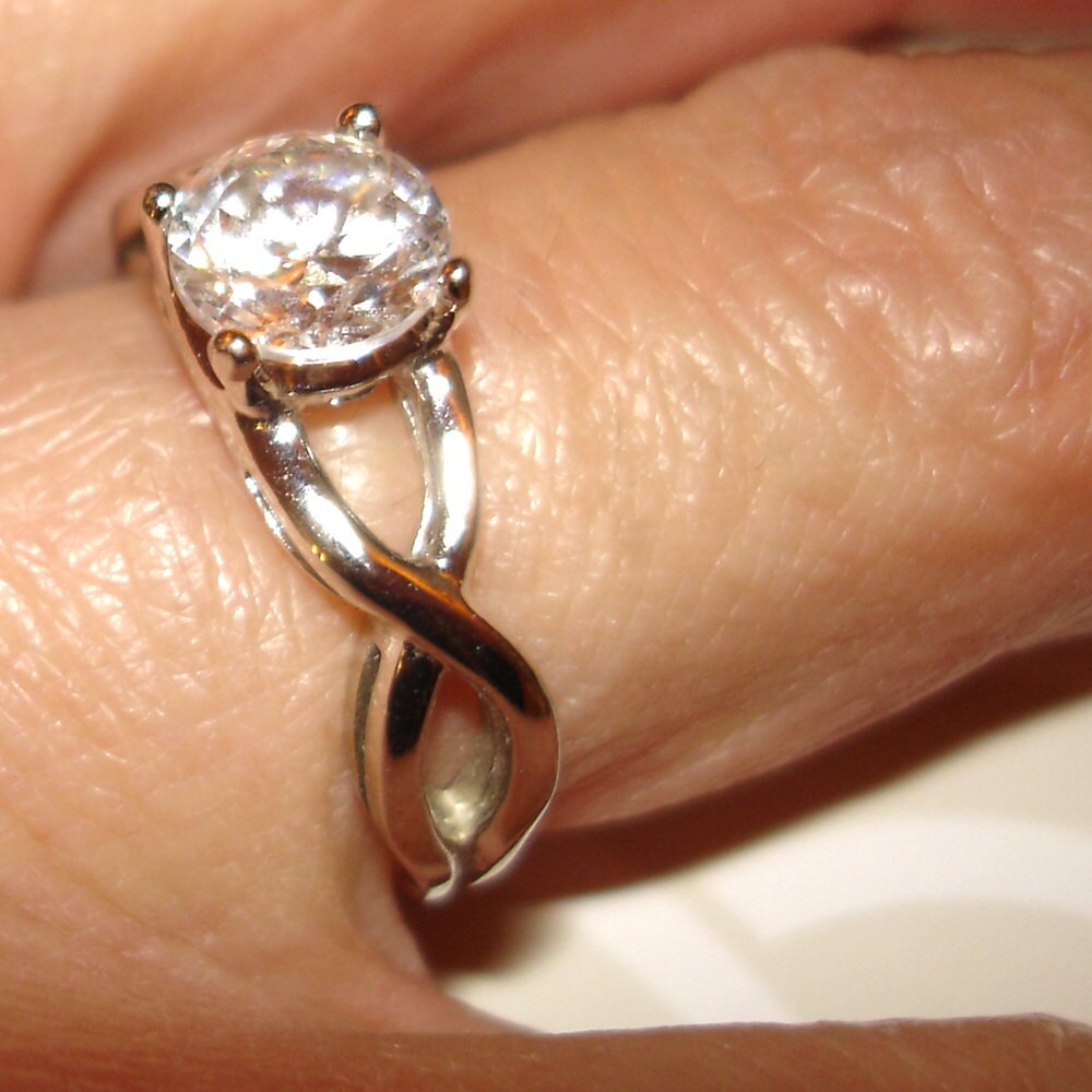 Vintage AVON Faux Diamond Solitaire Woven Lattice Infinity Setting Silver Tone Metal Eternity ...