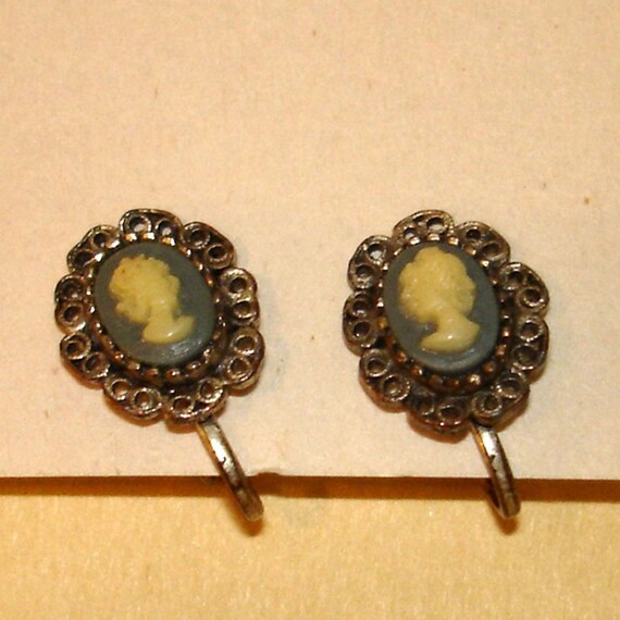 vintage dusty blue & cream female profile bust cameo … - Gem