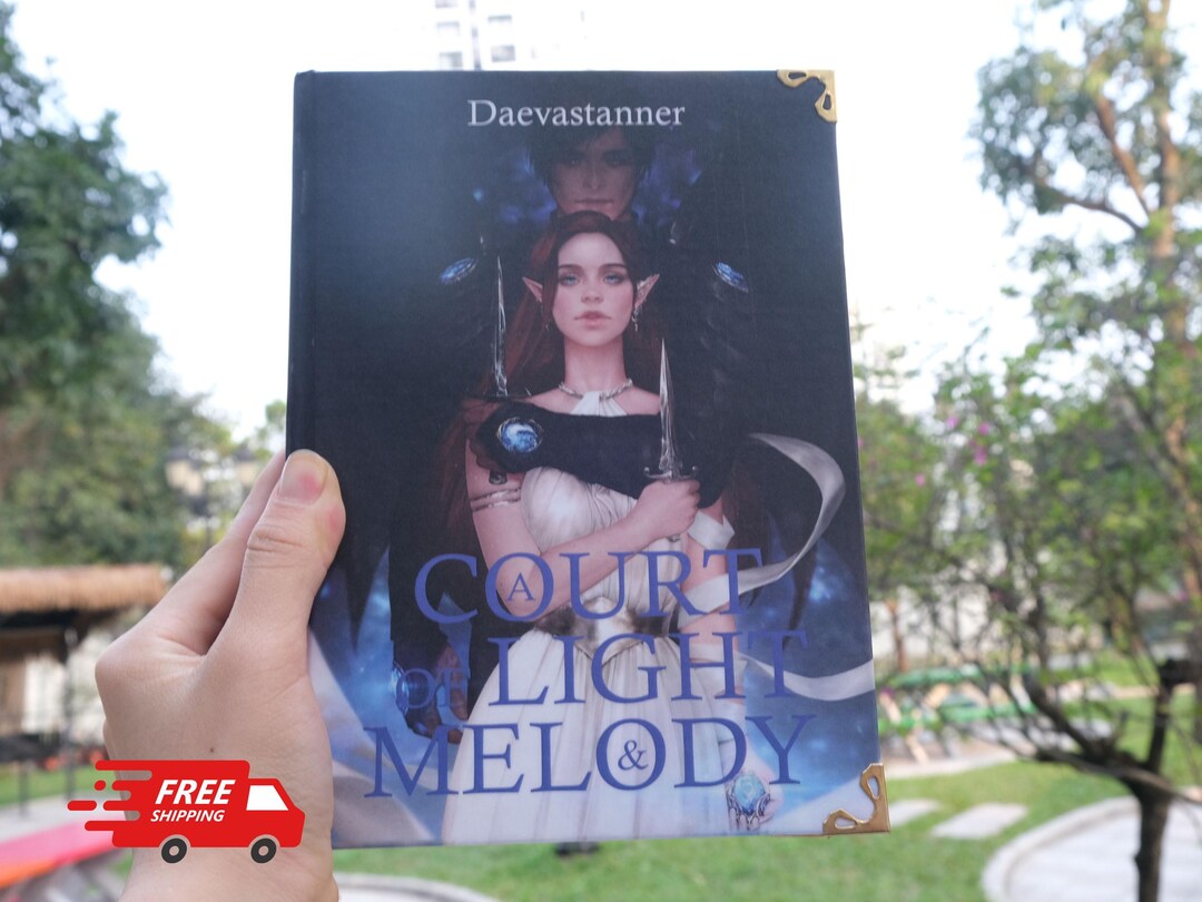 Um livro de fantasia Court of Light and Melody, romance romântico para fãs de ACOTAR, romance ...