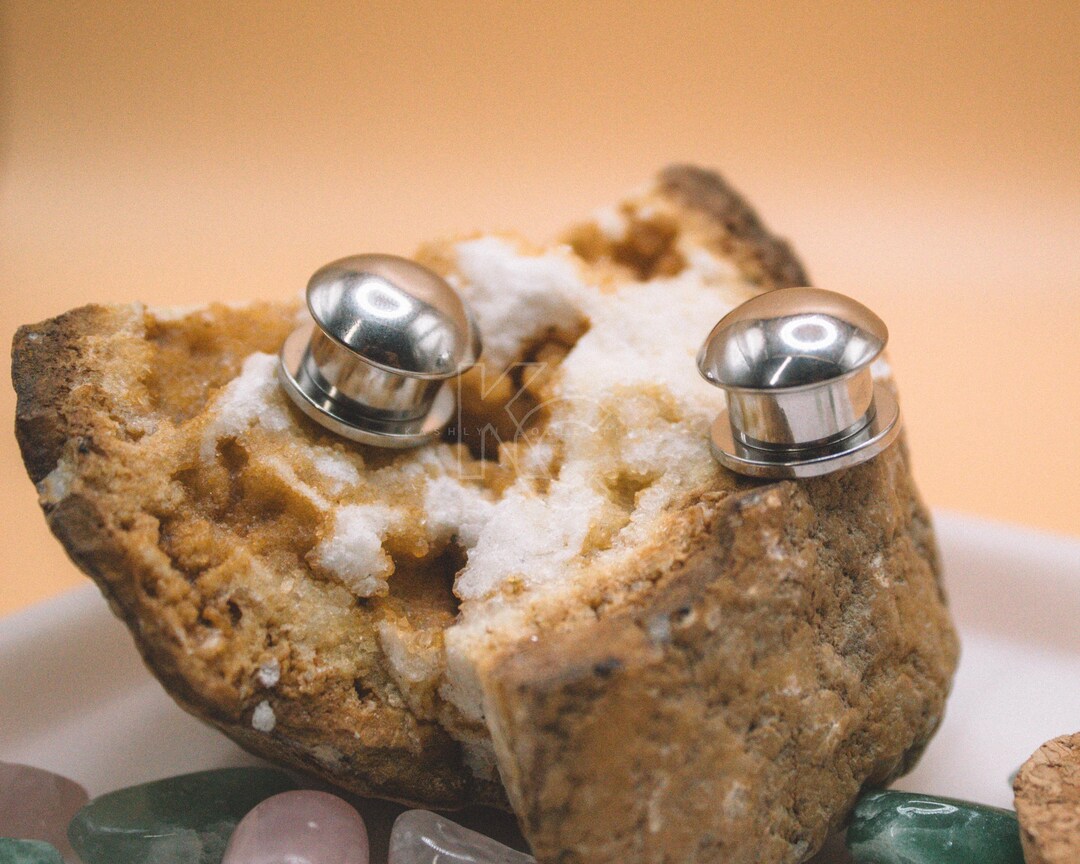 Dome Ear Plug Gauges for Stretched Ears Screw Back Tunnel Plug Gauges ...