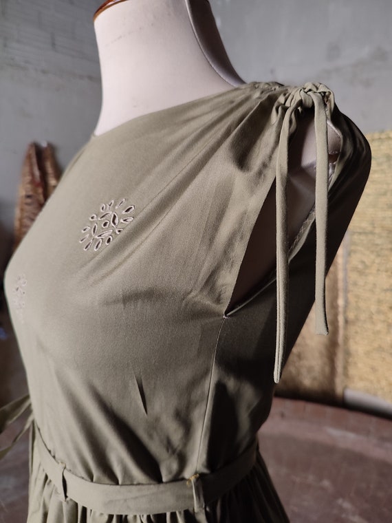 1940s Vintage Unique Khaki Green Dress With Handmade Gem