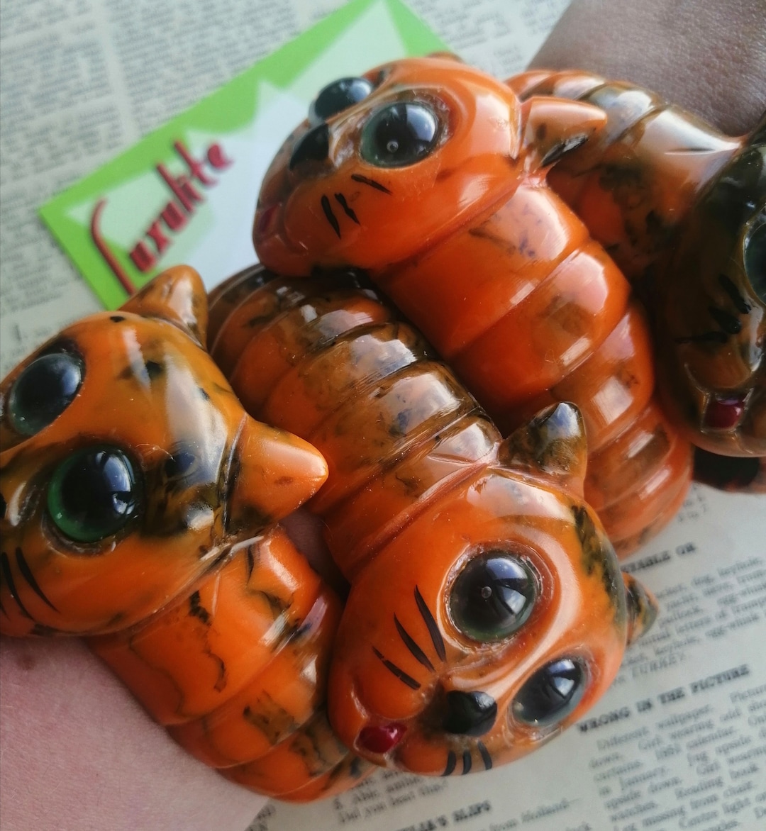 Big Cat Bangle! Vintage-inspired Bakelite Fakelite Halloween Cat Bangle ...