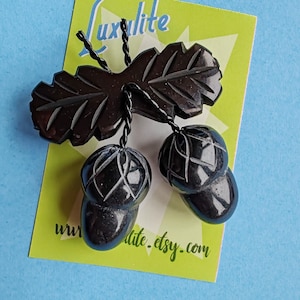 Mini Log Lady Brooch! Acorns 1940s 50s Bakelite Fakelite Style Novelty ...