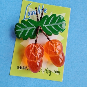 Mini Log Lady Brooch! Acorns 1940s 50s Bakelite Fakelite Style Novelty ...