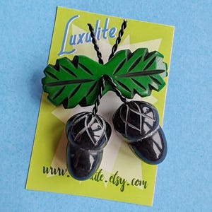 Mini Log Lady Brooch! Acorns 1940s 50s Bakelite Fakelite Style Novelty ...