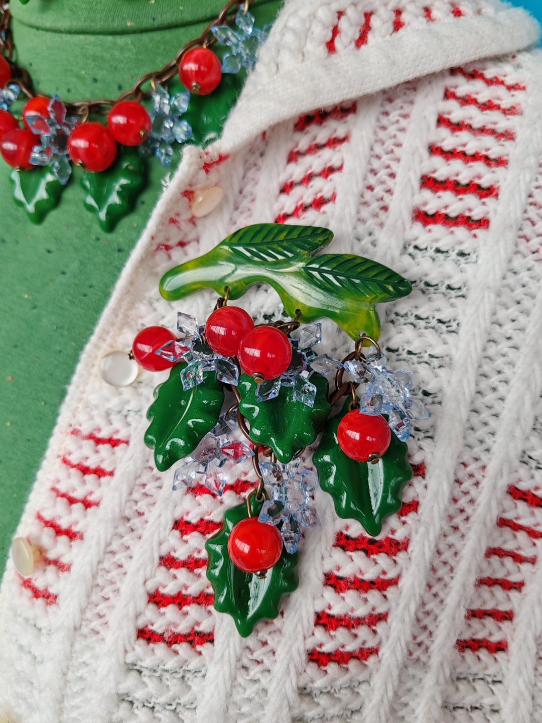 Holly Cascade! Luxulite Novelty Colourful Christmas Holly and ...