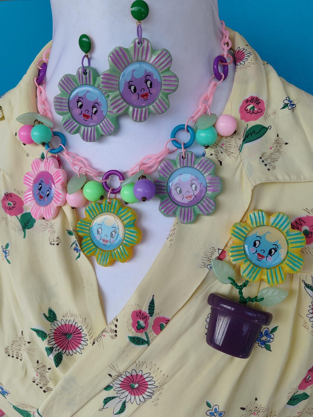 Blossom Buddies - Kitschy Vintage Inspired Anthropomorphic Flowers ...
