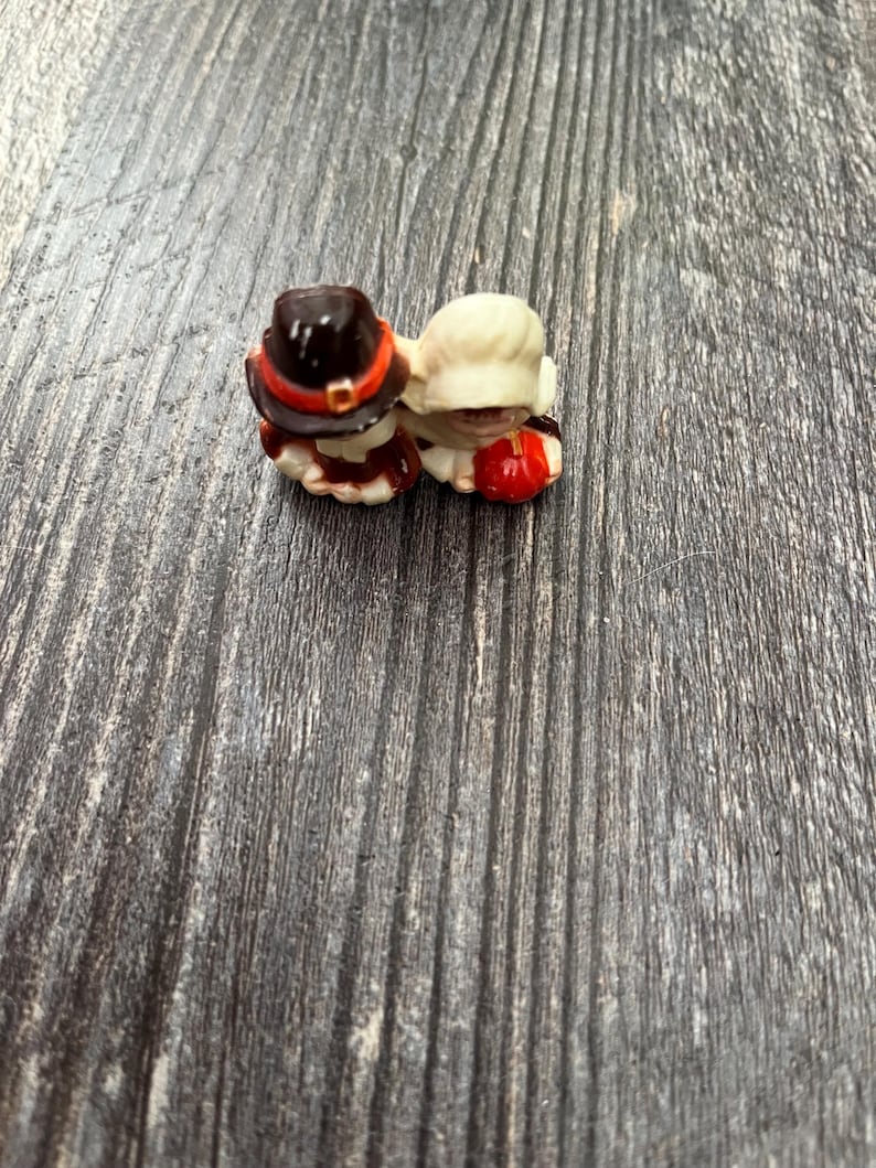 Vintage Gibson Brand Pin Cat & Mouse Santa or Hallmark Pilgrim Couple ...