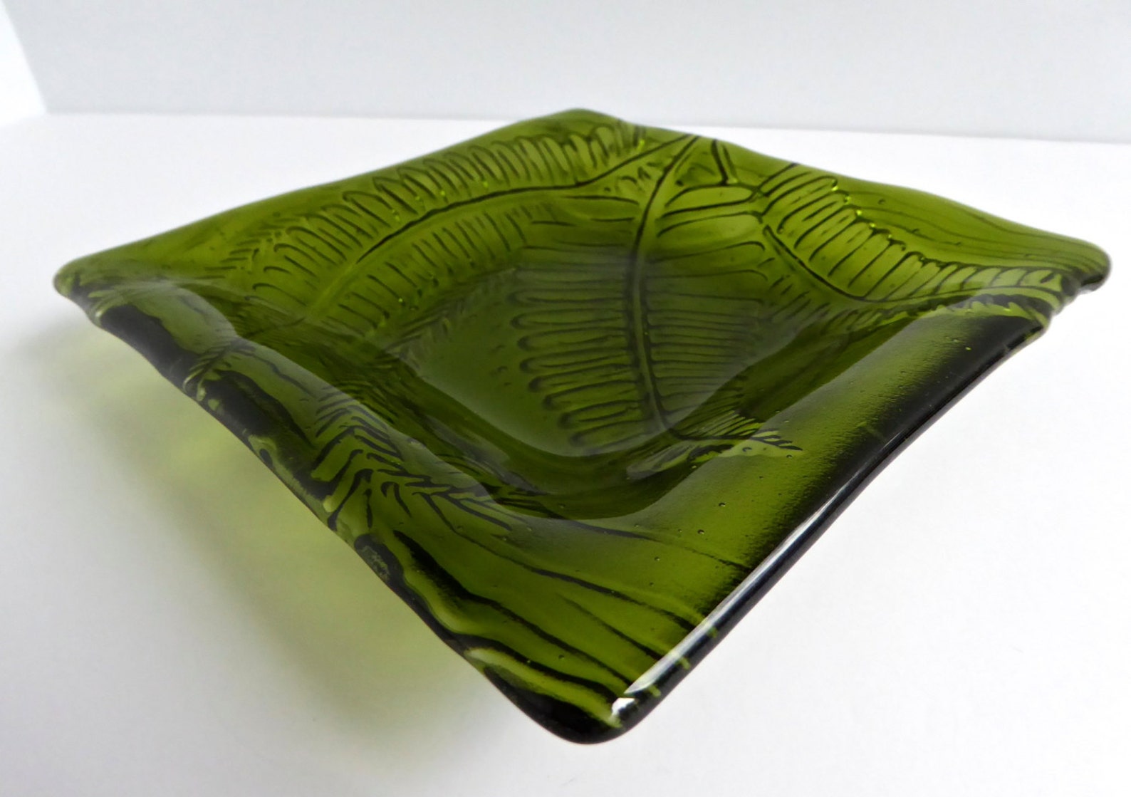 Fused Glass Fern Imprinted Dish in Fern Green by Bprdesigns - Etsy