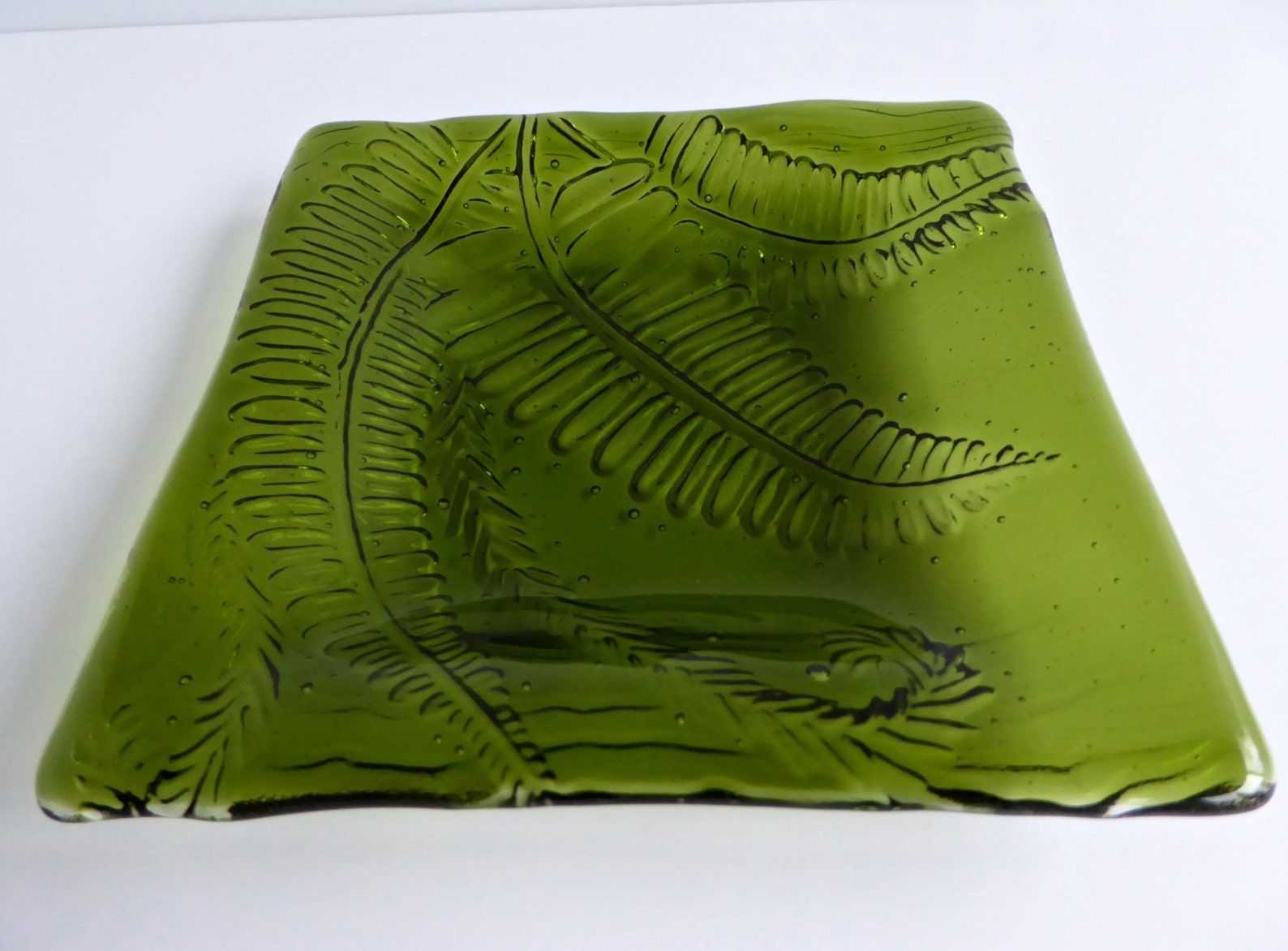 Fused Glass Fern Imprinted Dish in Fern Green by Bprdesigns | Etsy